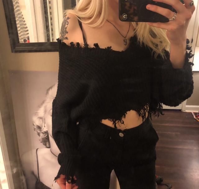 [HOT] 2018 Loose Ripped V Neck Sweater In BLACK ONE SIZE | ZAFUL